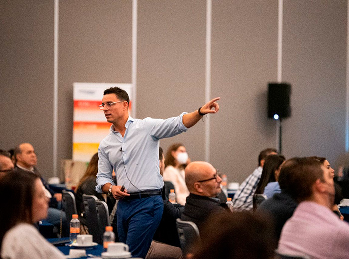 El Dr. Alberto Monje imparte curso sobre el manejo quirúrgico de la ...