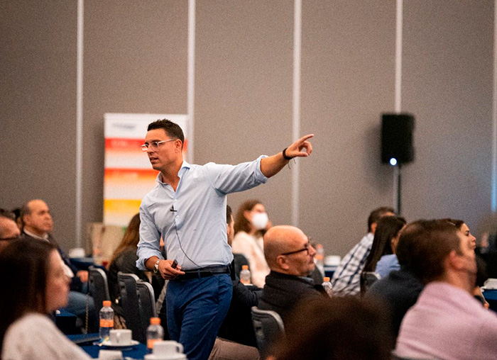 El Dr. Alberto Monje imparte curso sobre el manejo quirúrgico de la ...